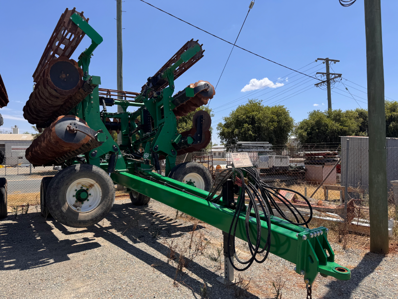 Lot 21 - Speed Tiller. | AuctionsPlus