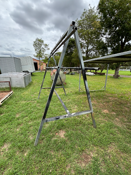 Lot 36 - Spray painting rack steel frame | AuctionsPlus