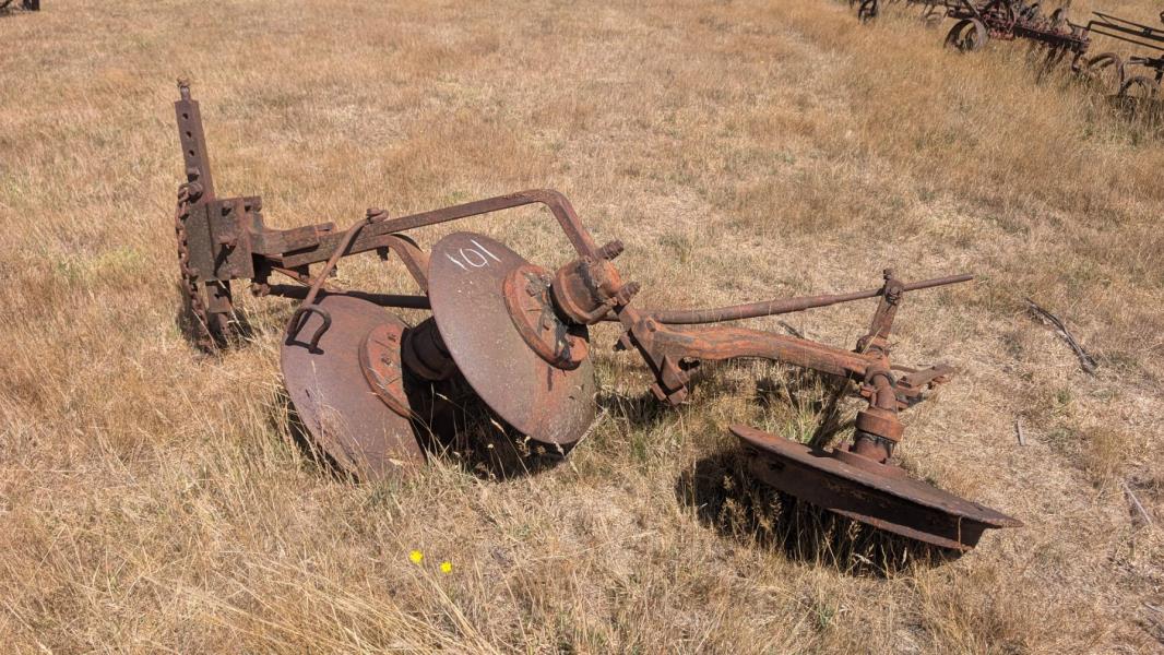 Lot 101 - Harvey Semi Mounted 2 Furrow Disc Plough | AuctionsPlus