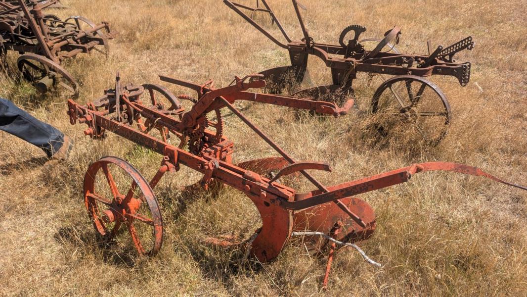 Lot 95 - 2 Furrow Trailing Plough | AuctionsPlus