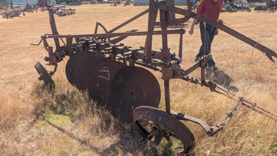 Lot 97 - Trailing 4 Disc Plough | AuctionsPlus