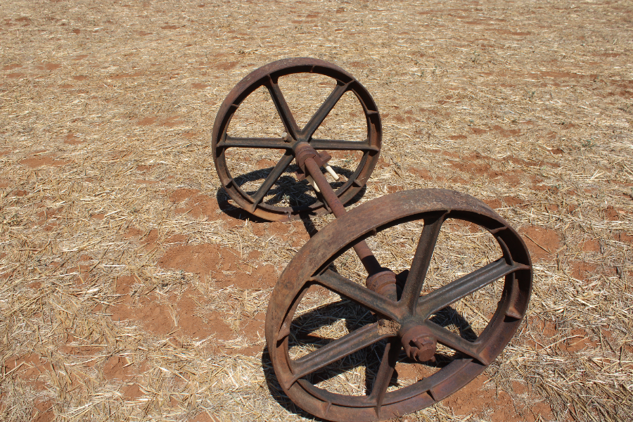 Furphy Iron wheels & axle | AuctionsPlus