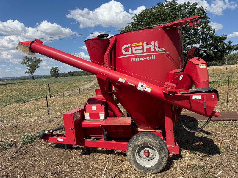 Lot 129 - GEHL 125 Mixer Grinder | AuctionsPlus