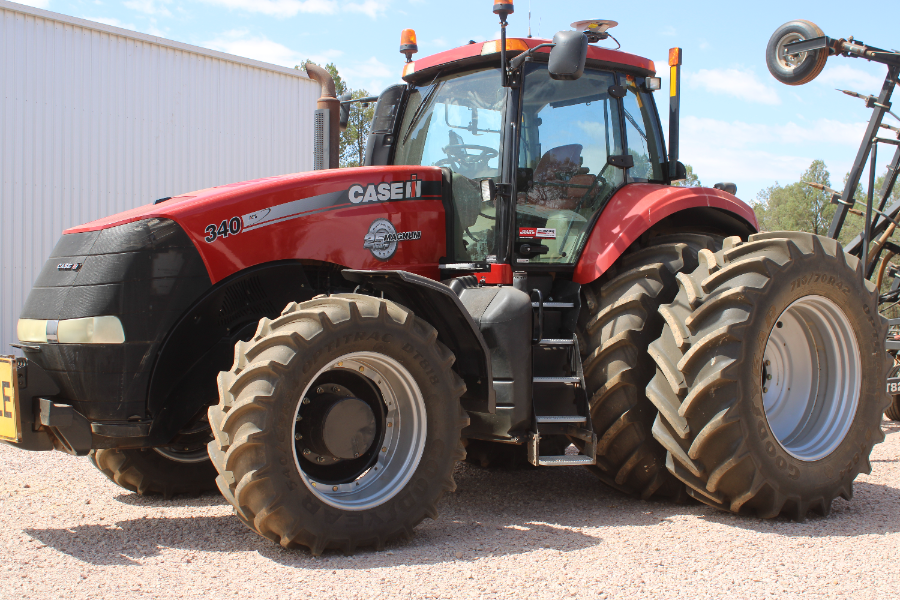 Lot 171 - 2014 CASE 340 Magnum | AuctionsPlus