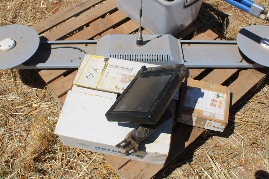 Lot 140 - A5 auto farm screen & reciver | AuctionsPlus
