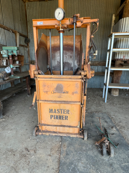 SUNBEAM MASTER PINNER WOOL PRESS | AuctionsPlus