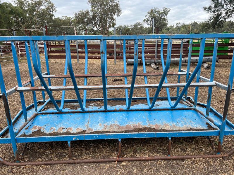 Hay Feeder | AuctionsPlus