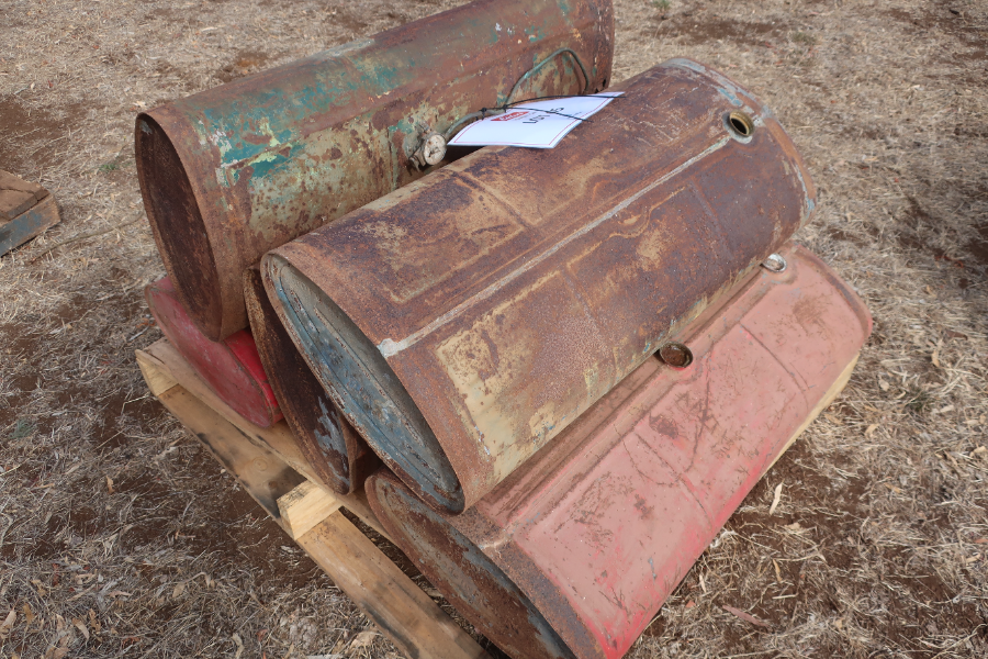 Lot 45 - Pallet of fuel tanks | AuctionsPlus