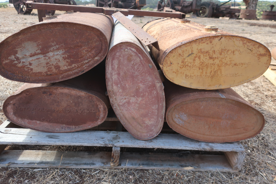 Lot 47 - Pallet of fuel tanks | AuctionsPlus