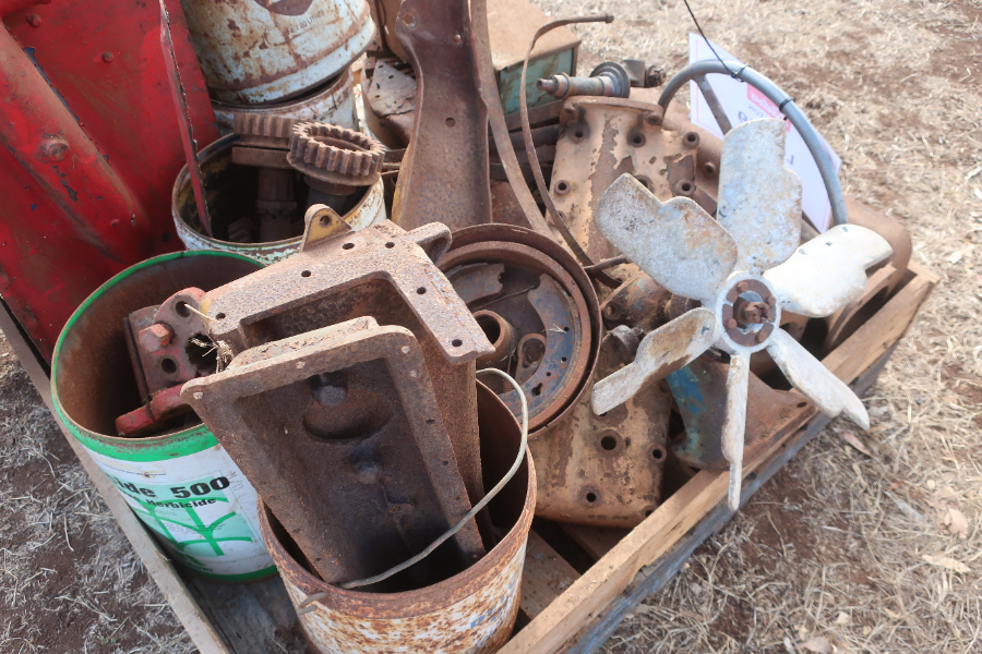 Pallet of various Fordson parts | AuctionsPlus