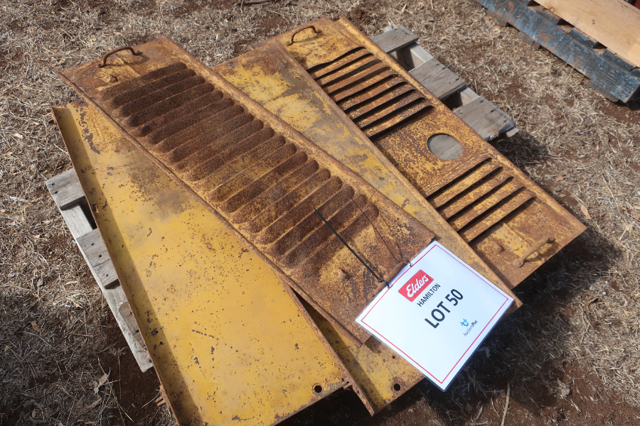 Lot 50 - Tractor side panels | AuctionsPlus