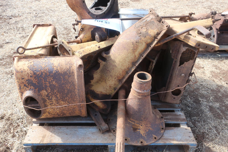 Lot 52 - Pallet of Fordson parts | AuctionsPlus