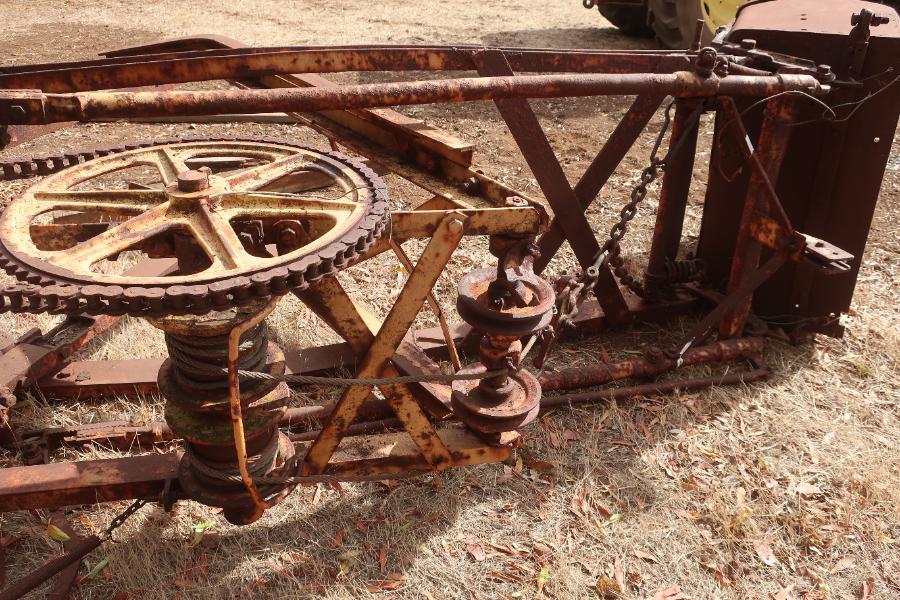 Malcolm Moore loader frame | AuctionsPlus