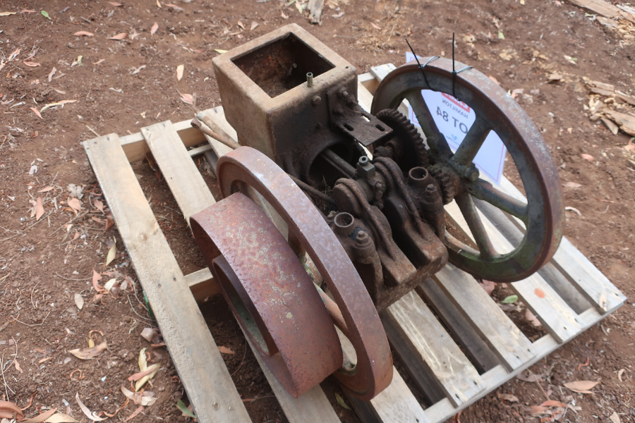 Lot 84 - Deutscher Triumph engine | AuctionsPlus