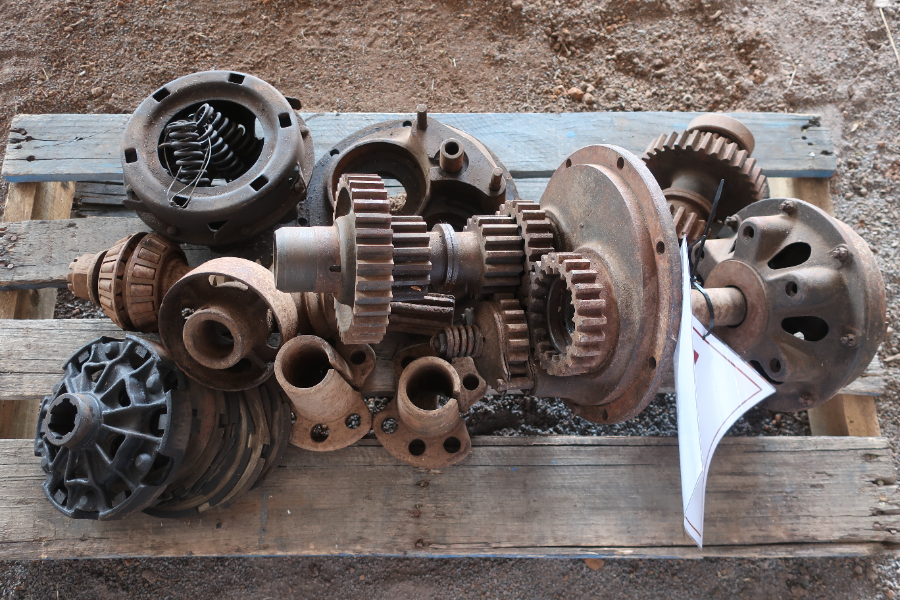 Lot 125 - Pallet of Fordson parts | AuctionsPlus