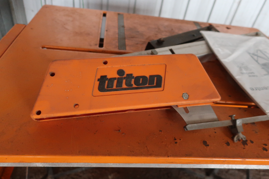 Lot 126 - Triton work bench | AuctionsPlus