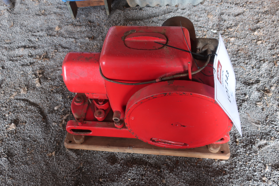 Restored International LB engine | AuctionsPlus