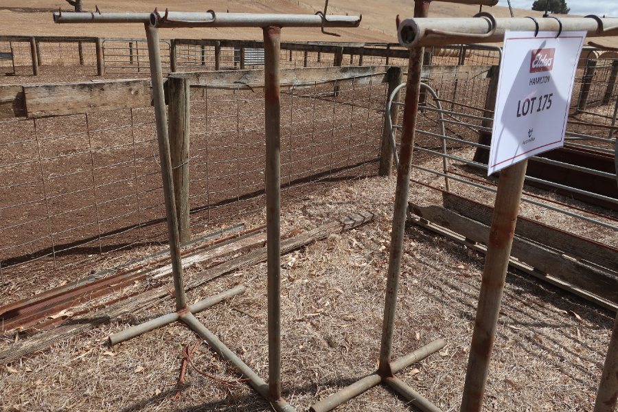 Lot 175 - Woolpack holders | AuctionsPlus