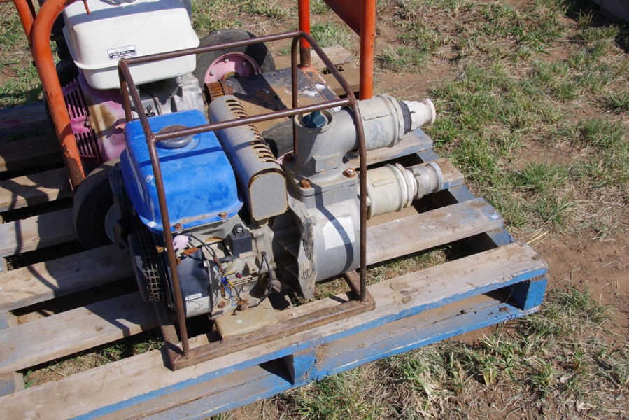 Lot 206 - Yamaha MZ175 with 3 inch pump | AuctionsPlus
