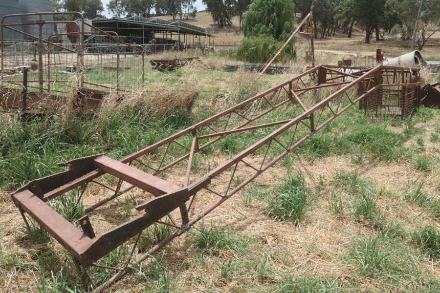 Lot 72 - Homemade work platform | AuctionsPlus