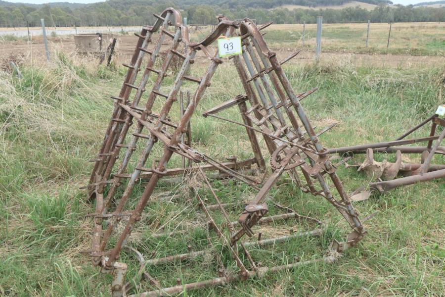 Lot 93 - 3PL Ferguson Harrows | AuctionsPlus