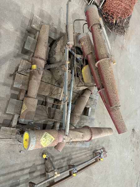 lot 342 - Gas Scare Guns | AuctionsPlus