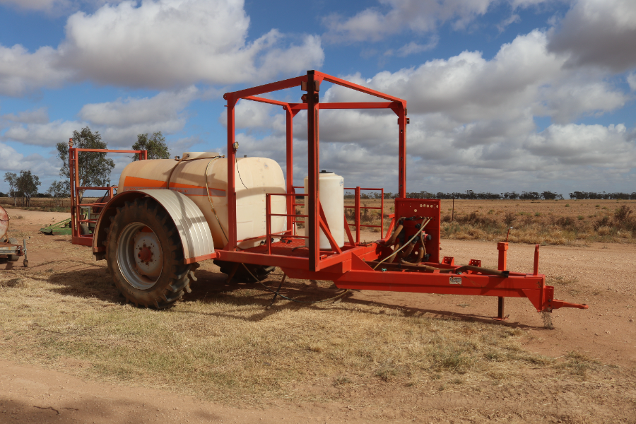 Lot 20 - Glen Tech sprayer trailer frame with 5,000 lt. tank. | AuctionsPlus