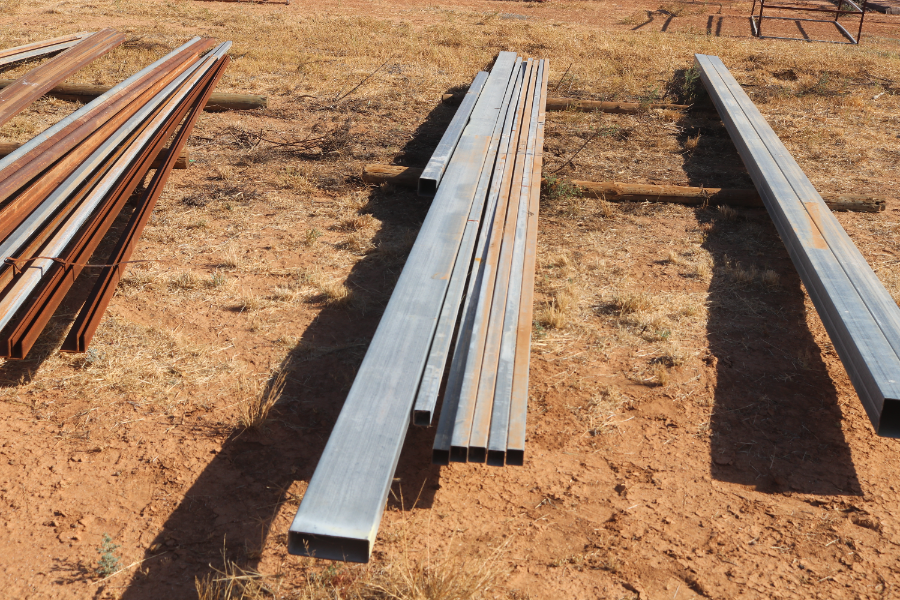 Lot 49 - Galvanised square tubing and purlin. | AuctionsPlus