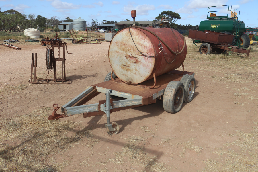 Fuel tank on tandem axle trailer. | AuctionsPlus