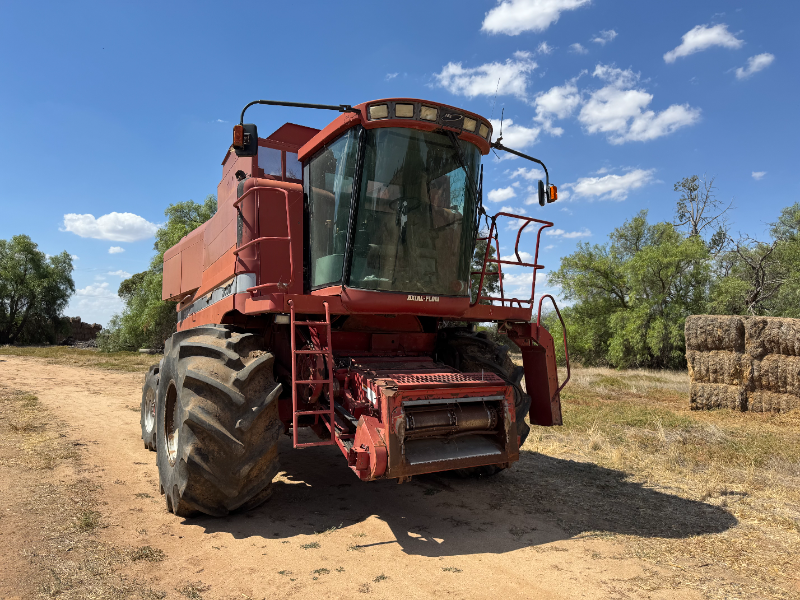 Lot 19 - Case 2388 Header & 1010 30' Front | AuctionsPlus
