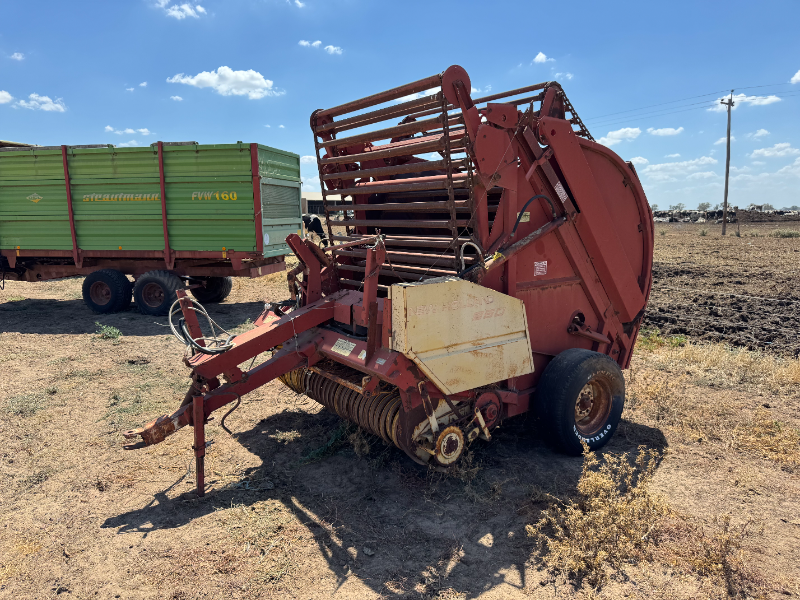 Lot 82 - New Holland 850 Round Baler | AuctionsPlus