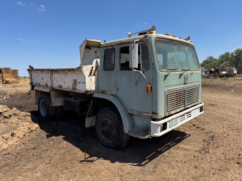 Lot 90 - 1980 International ACCO 1830B Tip Truck | AuctionsPlus