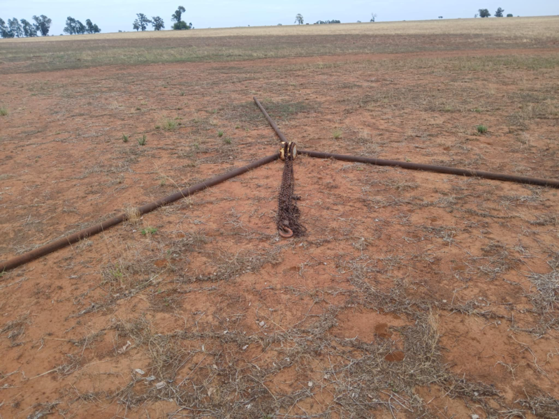 Lot 31 - TRIPOD ENDLESS CHAIN | AuctionsPlus