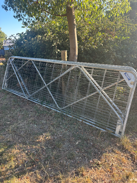 Lot 70 - 1 x Cyclone Gate 4.15 m (14ft ) Gate | AuctionsPlus