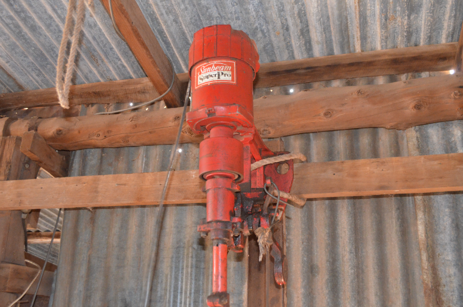Lot 35 - Sunbeam Super Pro Shearing Unit | AuctionsPlus