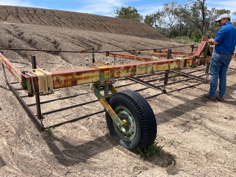 Lot 46 - Mesh covering/leveling rig | AuctionsPlus