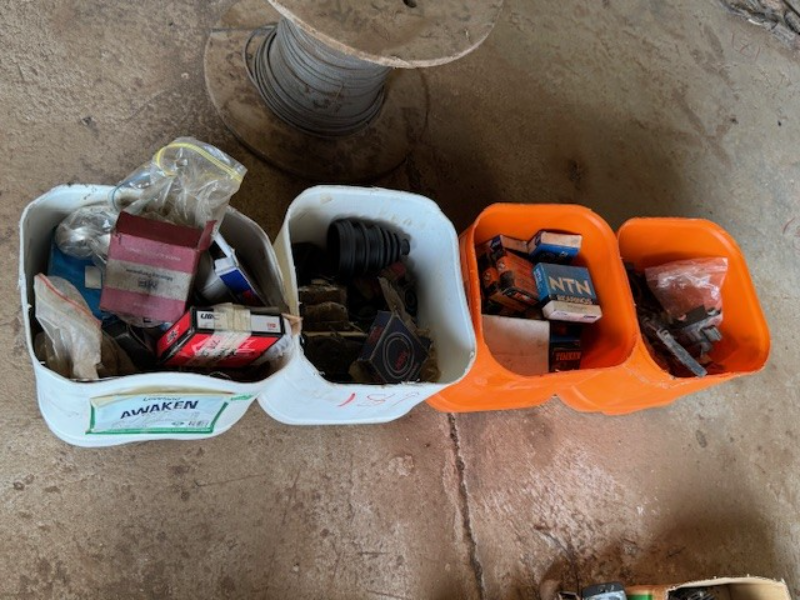 Lot 189 - Assorted Items | AuctionsPlus