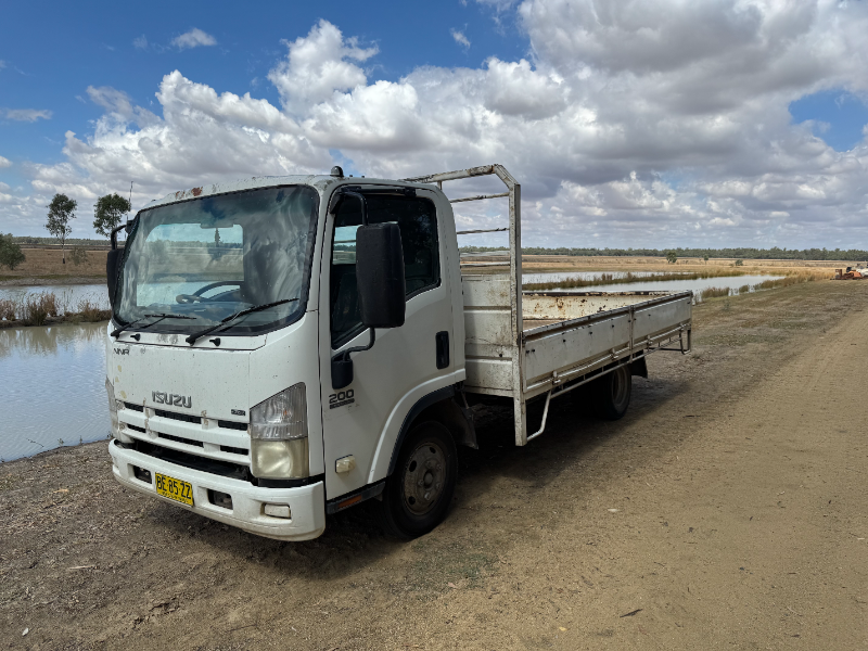 Lot 40 - Isuzu Tray Truck | AuctionsPlus