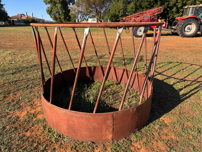 Lot 110 - Hay Feeder. | AuctionsPlus