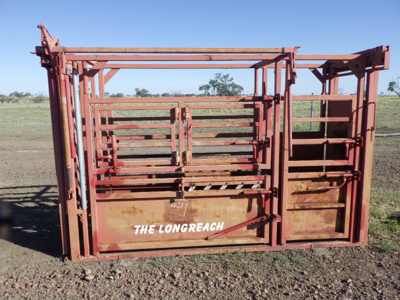 Lot 59 - RPM CATTLE CRUSH | AuctionsPlus