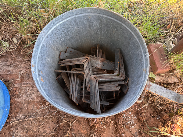 Lot 46 - Slab Edge Brackets. | AuctionsPlus