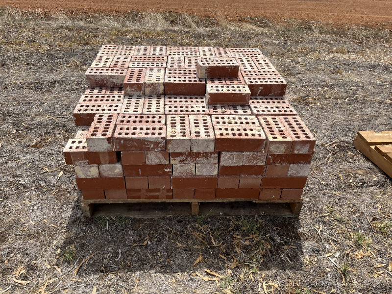 Lot 11 - House bricks | AuctionsPlus