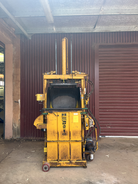 Lot 60 - TPW wool press, 3 phase | AuctionsPlus