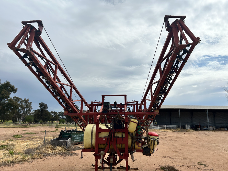 Lot 2 - 2005 Hardi 24-27m 3PL Boom Spray | AuctionsPlus
