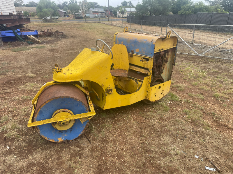 Lot 113 - Roller -Small Motorised | AuctionsPlus