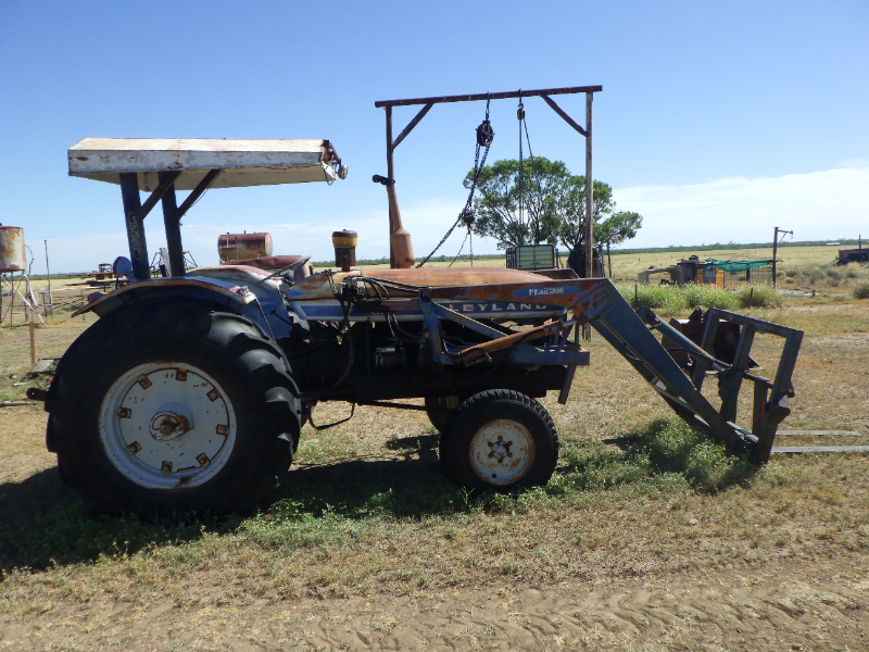 Lot 50 - LEYLAND 270 TRACTOR + LOADER | AuctionsPlus