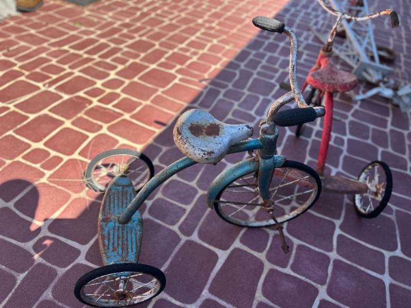 Lot 59 - Kids Metal Trike | AuctionsPlus