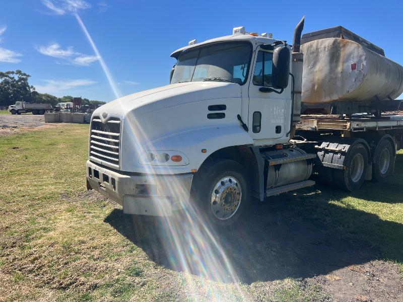 Lot 210 - Mack Vision Truck | AuctionsPlus