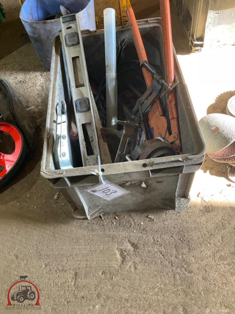 Lot 103 - Tub Of Spirit Levels, Fibro Cutter | AuctionsPlus
