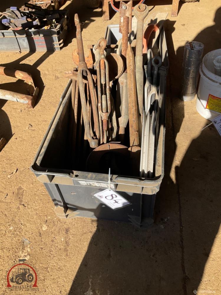 Lot 84 - Assorted Items | AuctionsPlus